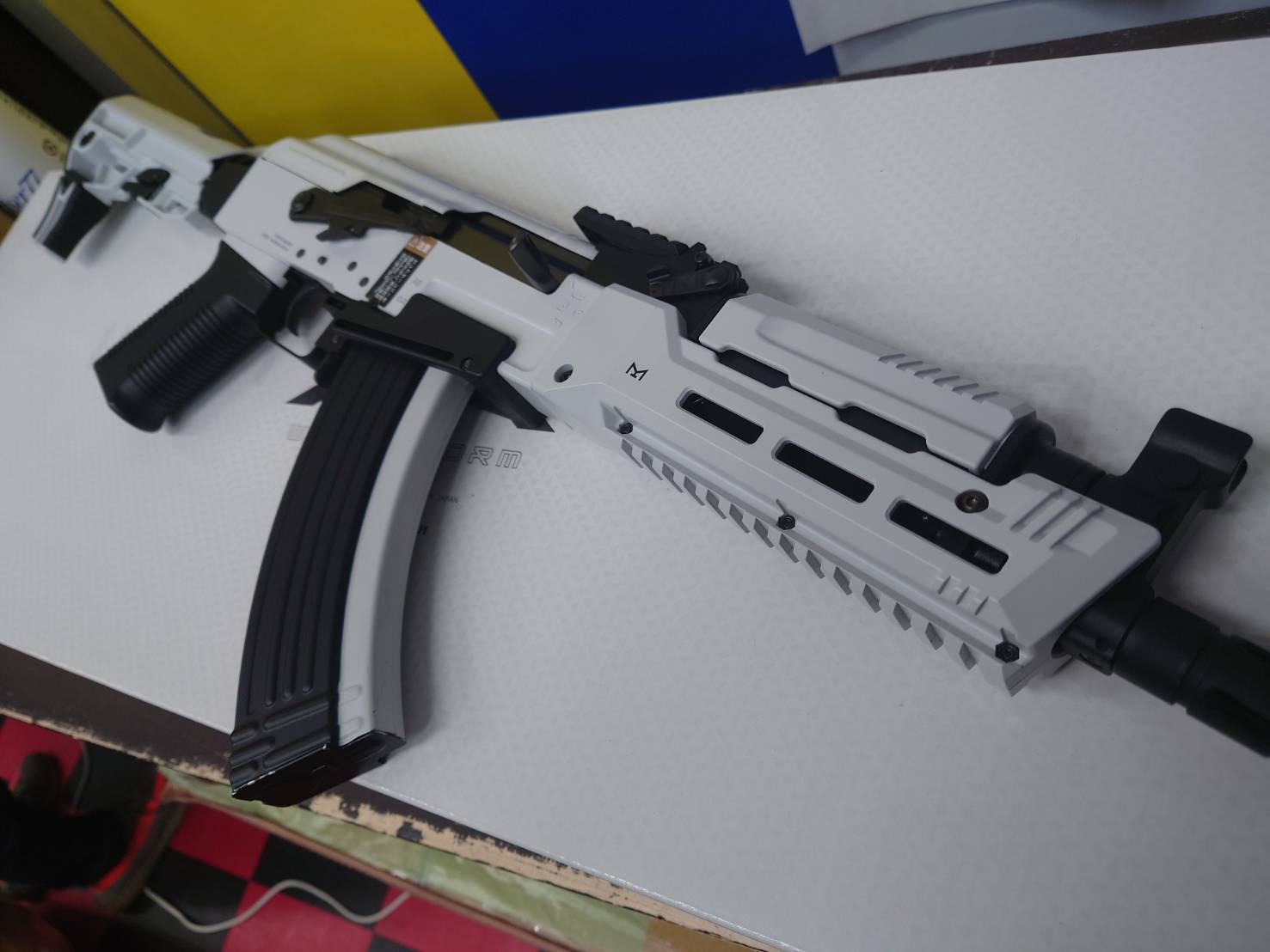 おもちゃTwitter更新いたしました！ 《ミリタリー》東京マルイ 次世代 AK WHITE STORM お売りいただきました！ | お宝中古 ...